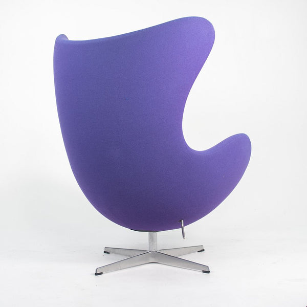 2003 Egg Chair by Arne Jacobsen for Fritz Hansen in Purple Fabric 2x A ...